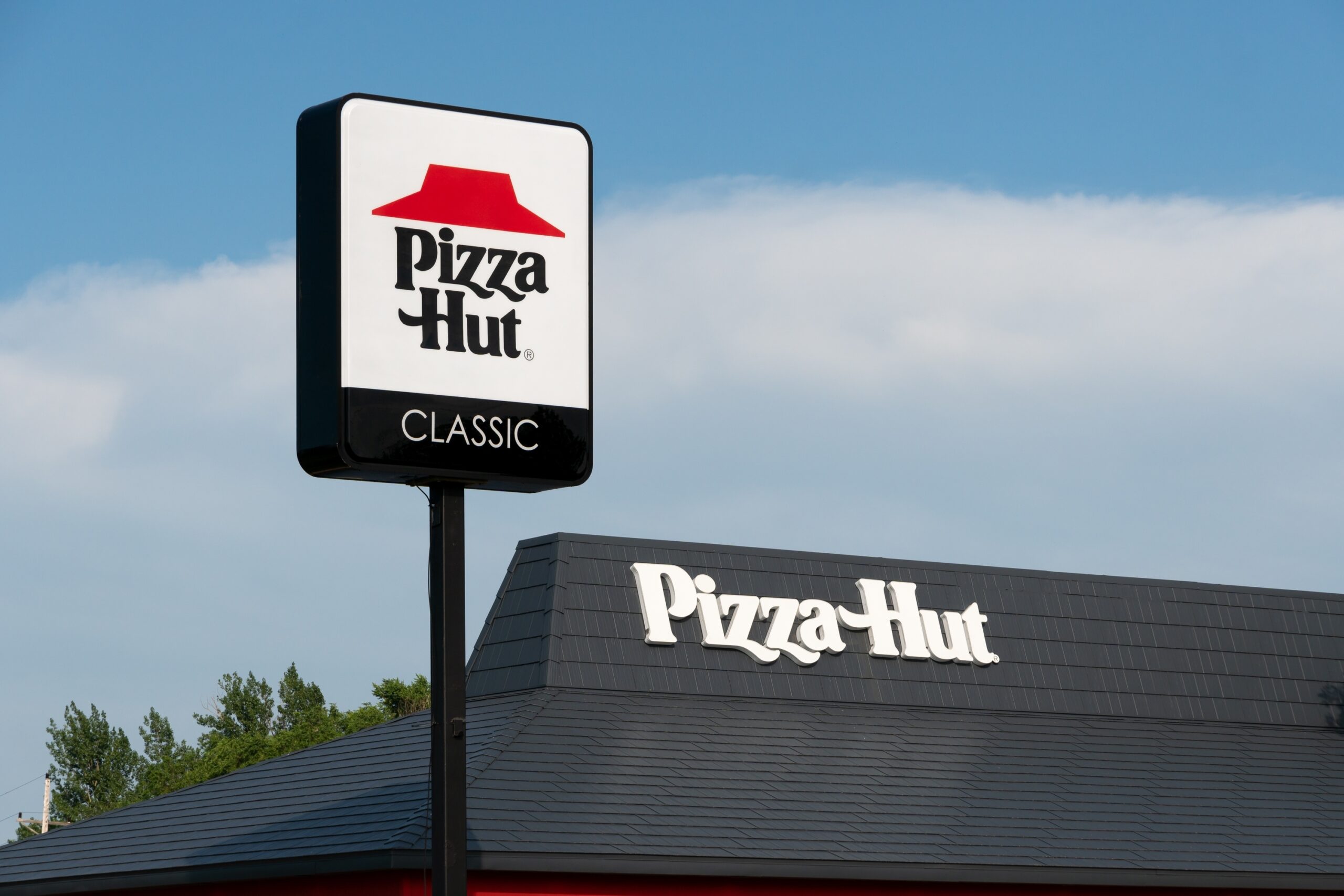 4 Pizza Huts suddenly close as economic downturn spirals - The Coconut Mama